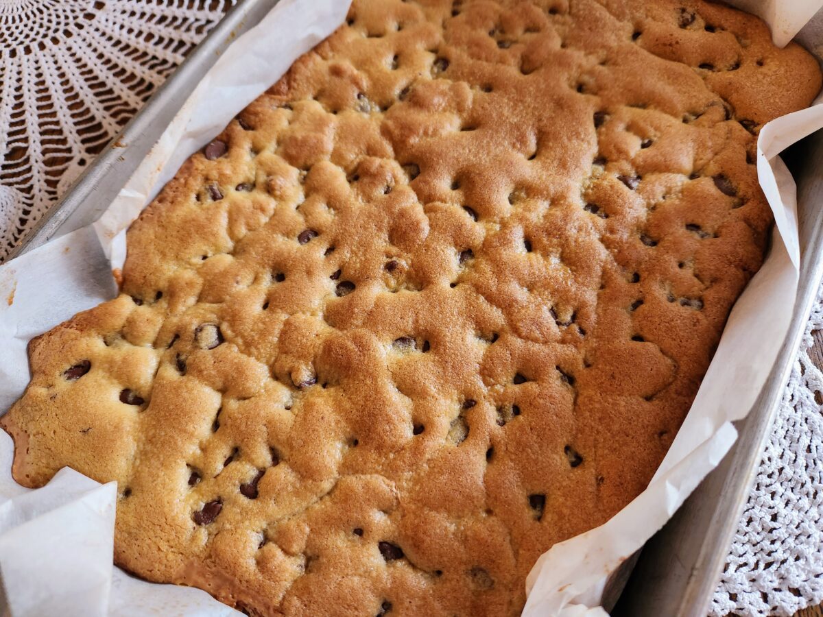 Ooey Gooey Salted Caramel Chocolate Chip Bars - The Kitchen Wench