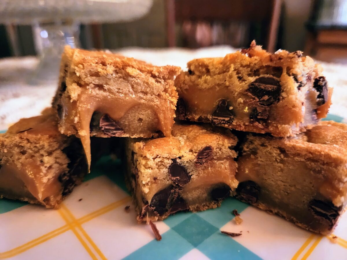 Ooey Gooey Salted Caramel Chocolate Chip Bars - The Kitchen Wench