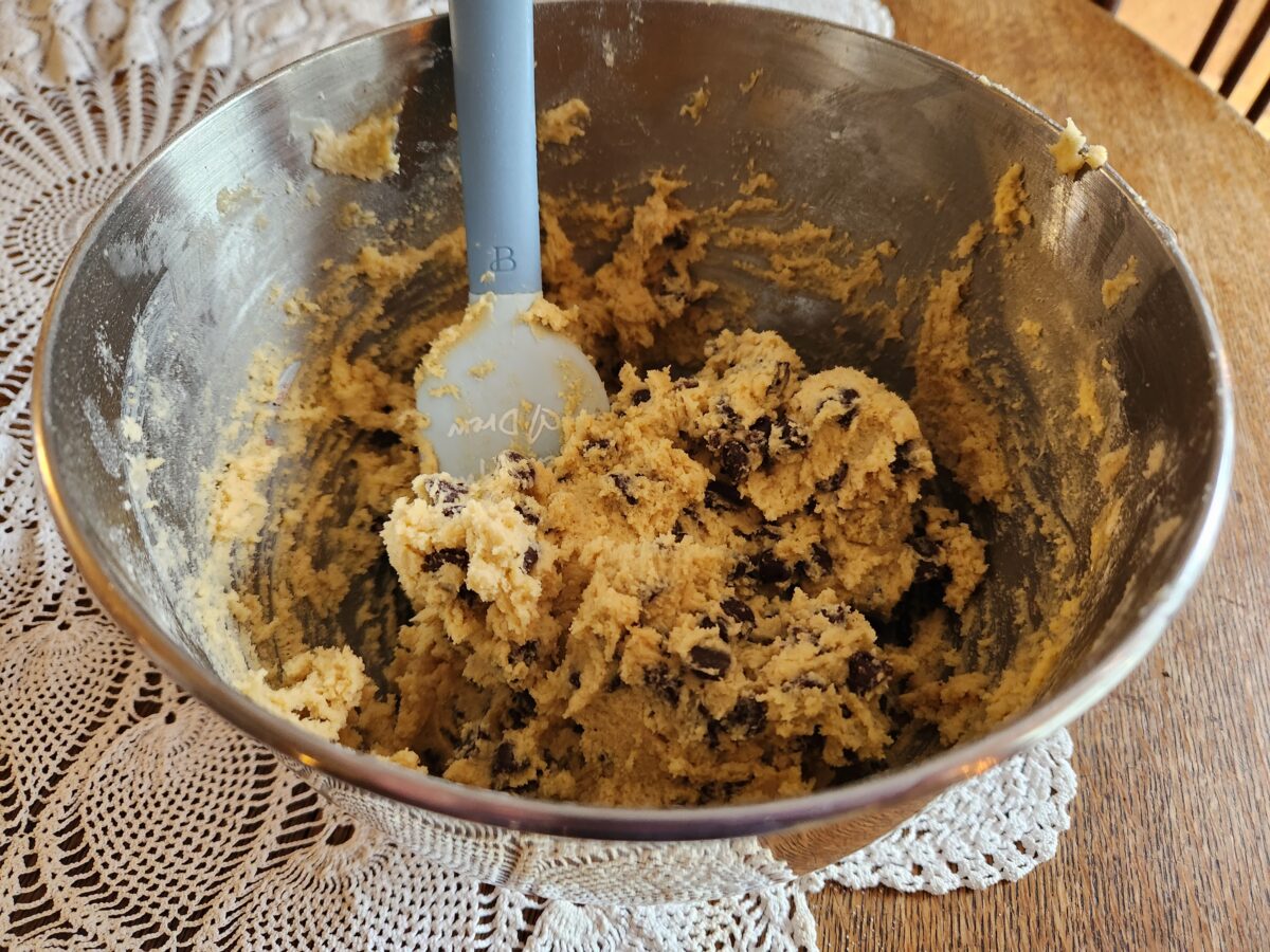 Ooey Gooey Salted Caramel Chocolate Chip Bars - The Kitchen Wench