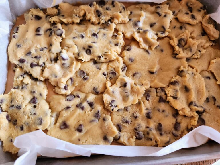 Ooey Gooey Salted Caramel Chocolate Chip Bars - The Kitchen Wench